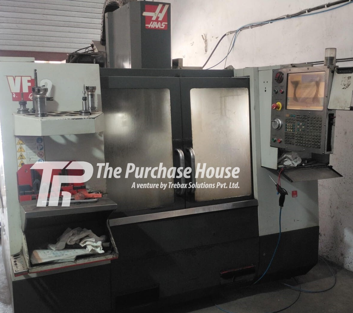 VERTICAL MACHINING CENTER